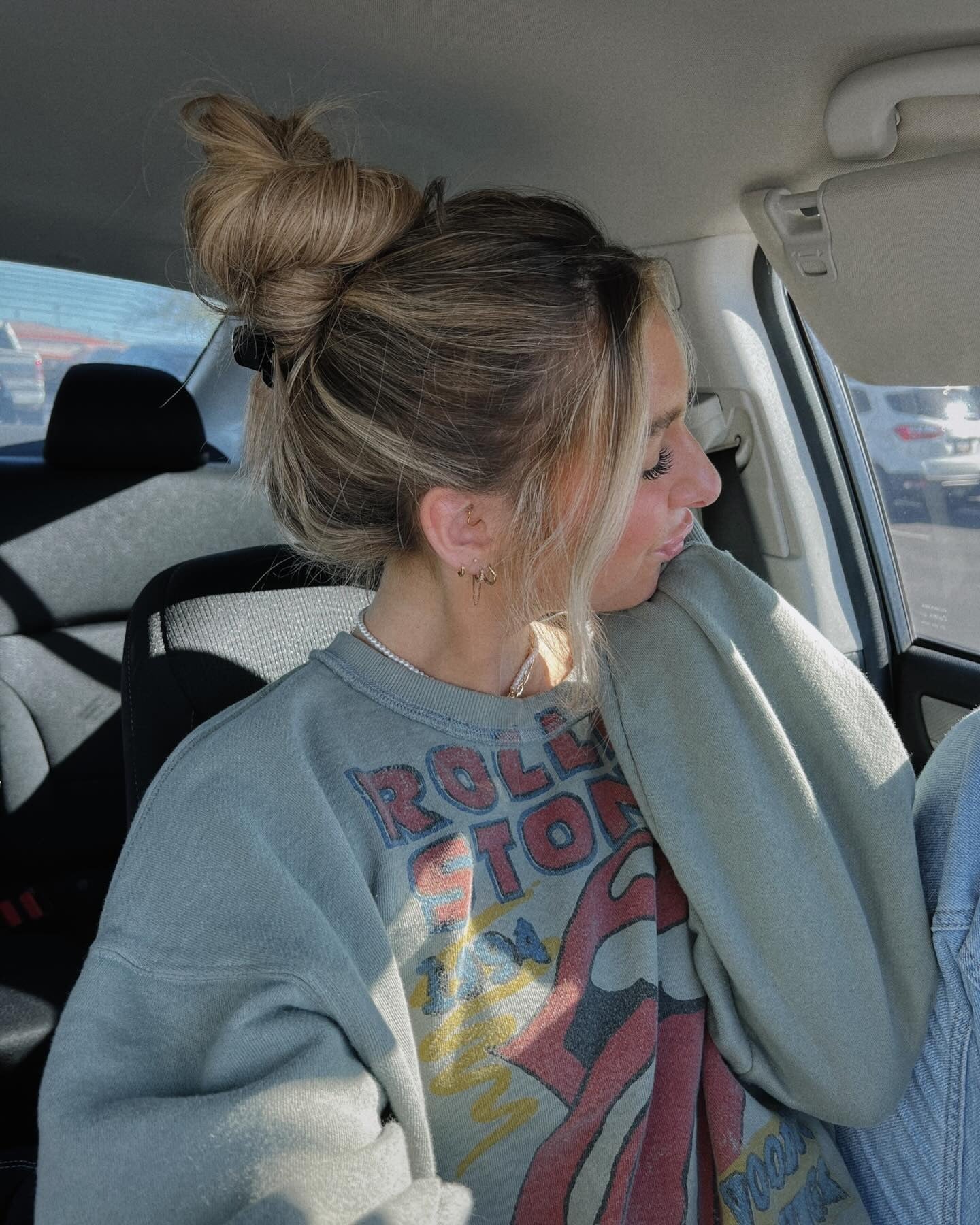 15 Stunning Top Knot Hairstyles for Everyday Glam – Pixelify