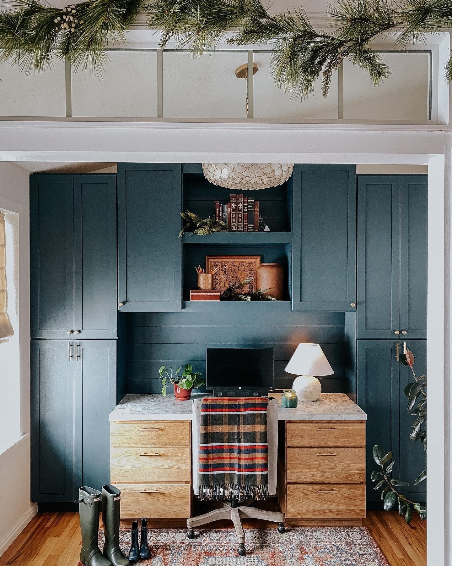 15 Stylish Christmas Office Decorating Ideas to Copy – Pixelify