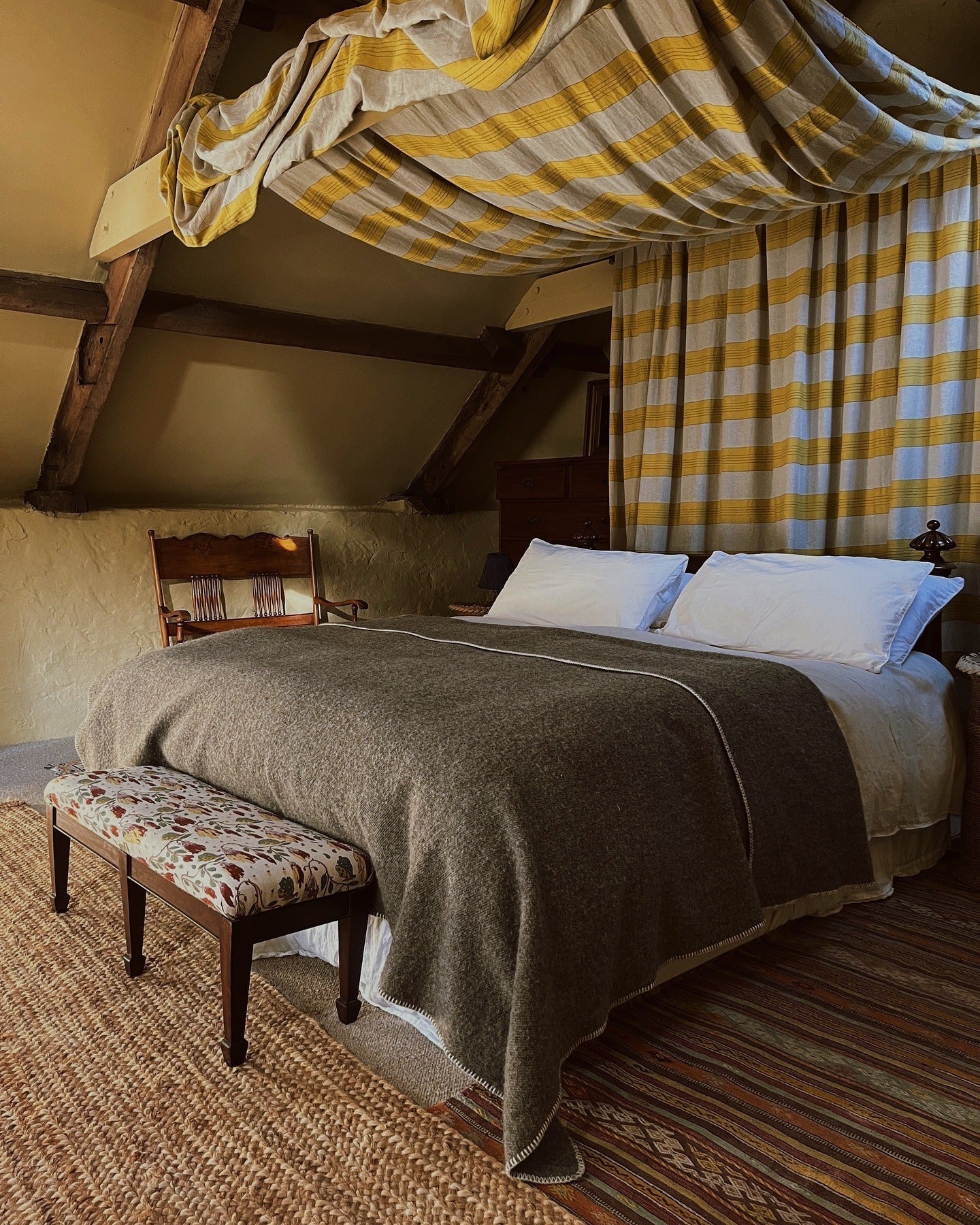 16 Antique Bedroom Ideas: High-Impact 2026 – Pixelify