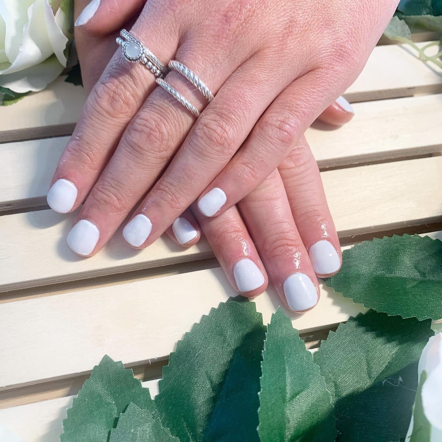 17 Short White Nail Ideas That Radiate Timeless Beauty – Pixelify